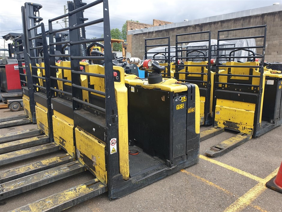 2013 Hyster LO2.0 2.0 Ton Stand On Electric Pallet Mover Auction (0020 ...