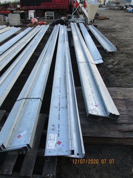 Galvanized Steel Z Purlins x 3. Stramit Auction (0020-7027426) | Grays ...