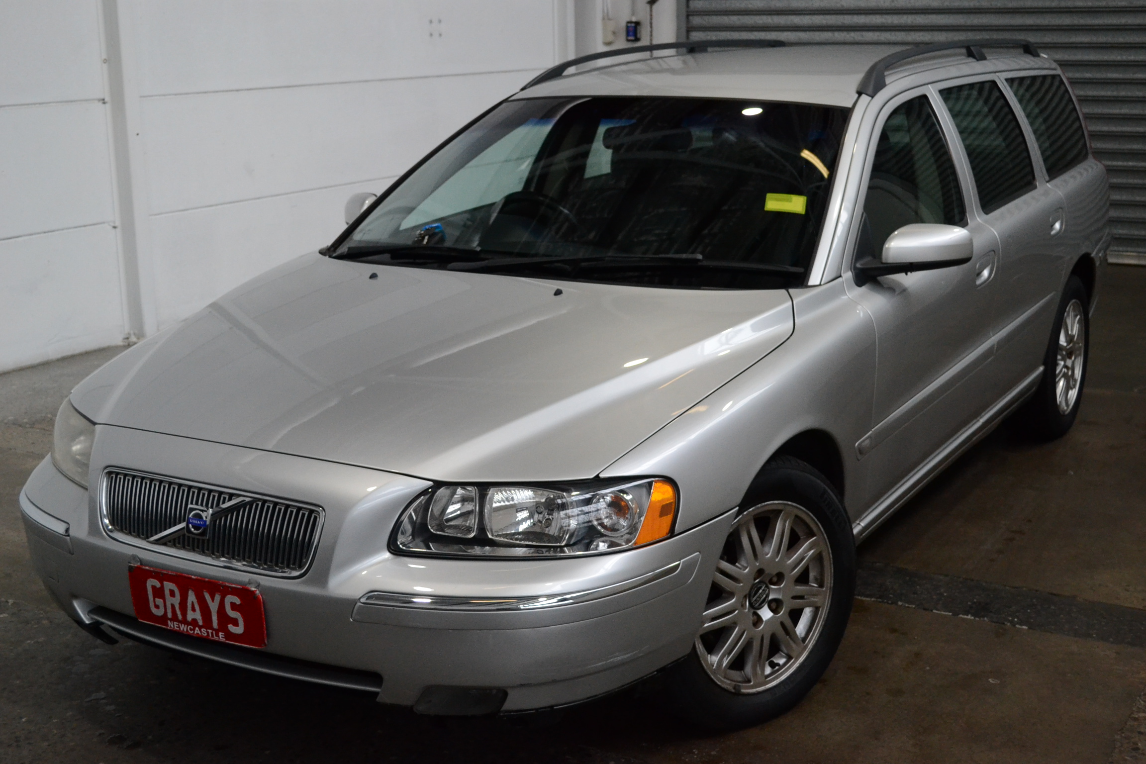 Volvo V70 2.4 20V SE Automatic Wagon Auction (0001-10066849) | Grays ...