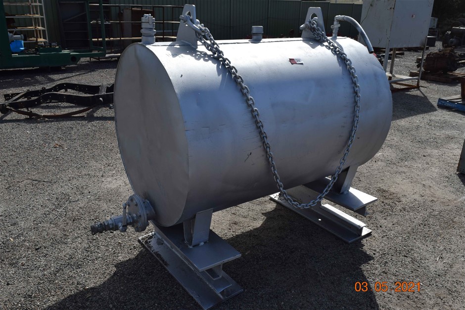 1100 Litre Fuel Tank on Steel Plinth Base Auction (0026-9023254 ...