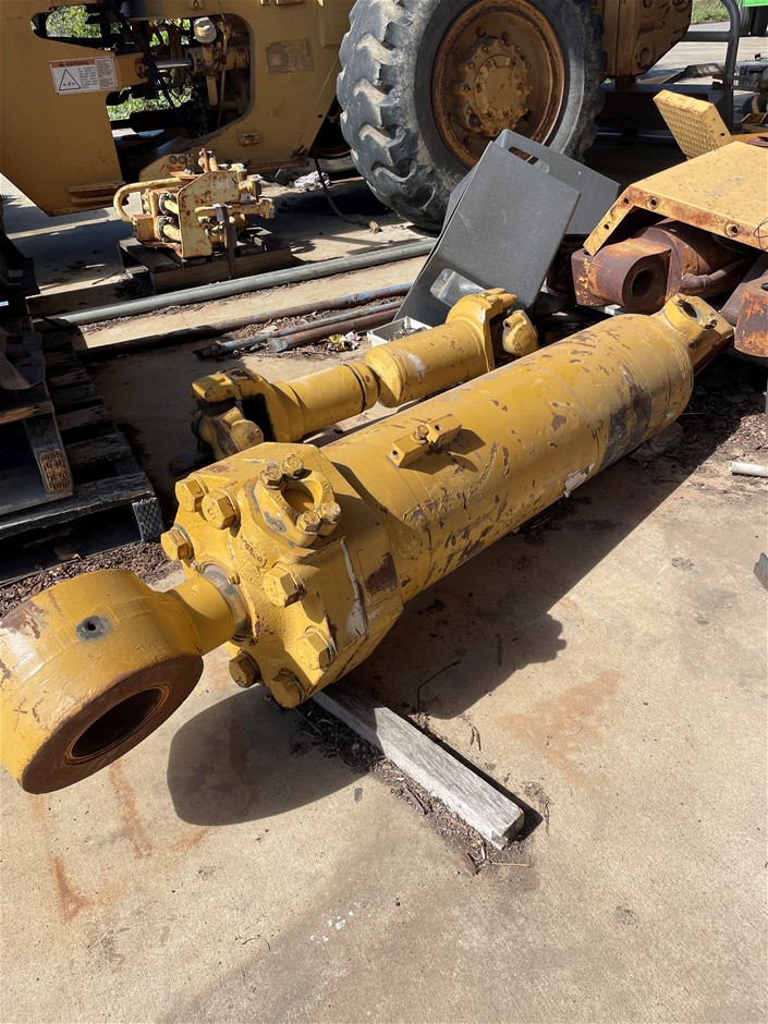 1x 9J-3376 Caterpillar 992 Bucket Tilt Cylinder Auction (0001-7033150 ...
