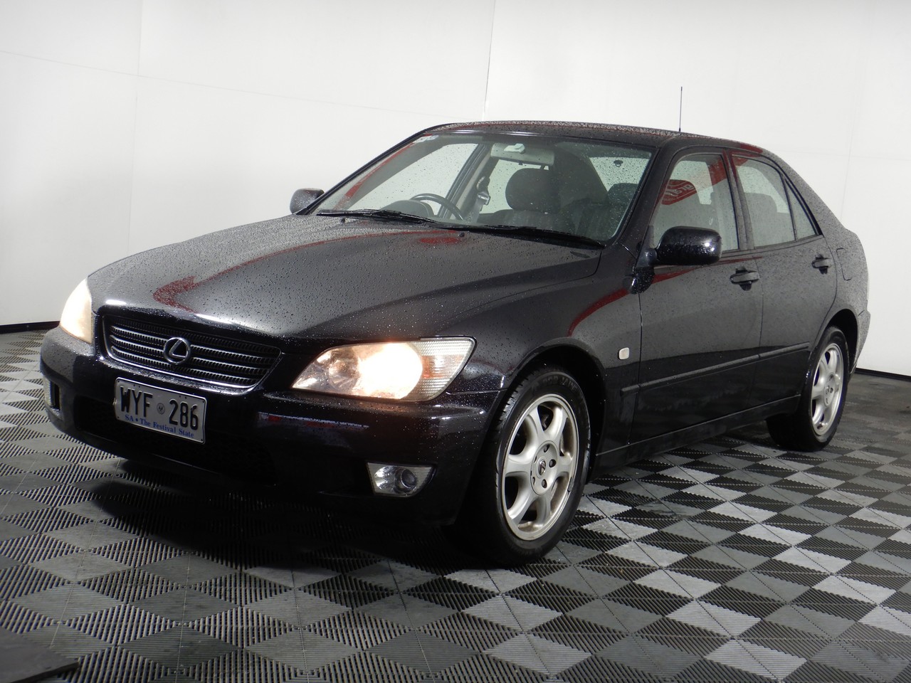 2000 Lexus IS200 Sports Luxury Manual Sedan Auction (0001-60020208 ...