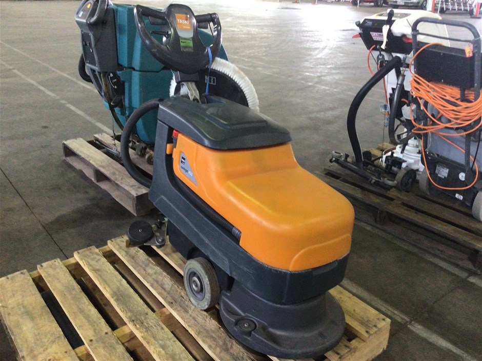 Taski Diversey Swingo 455 Walk Behind Sweeper Auction (0057-8013990 ...