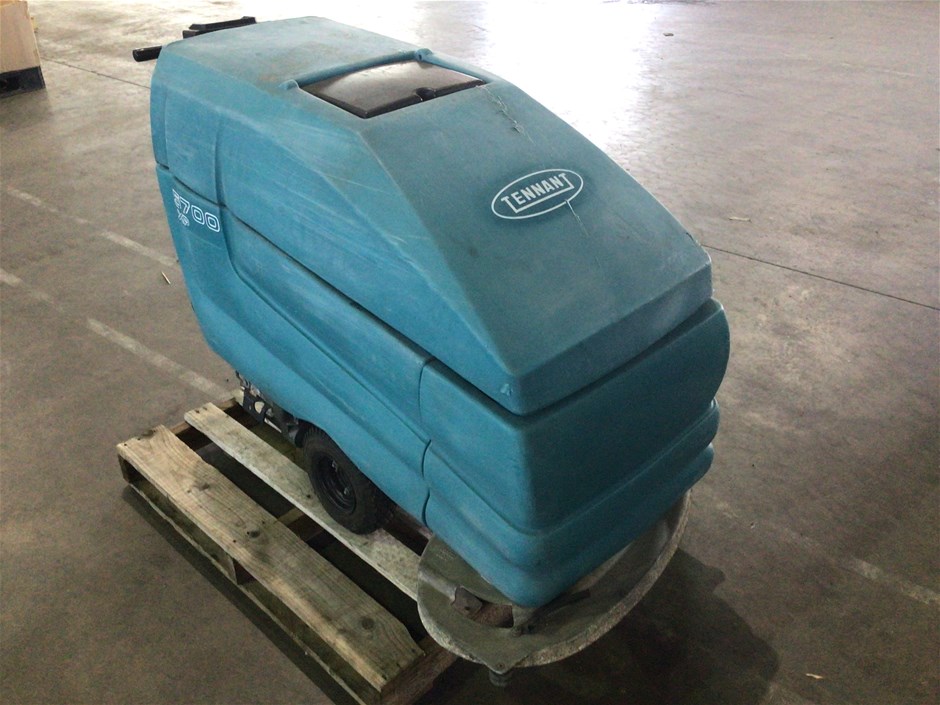 Tennant 5700 XP Walk Behind Floor Scrubber Auction (0009-8013990 ...