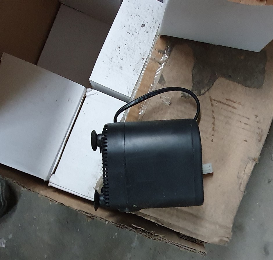 Carton of 36 small Oxycom QB 777 Water Pumps, Auction (0023-3021037 ...