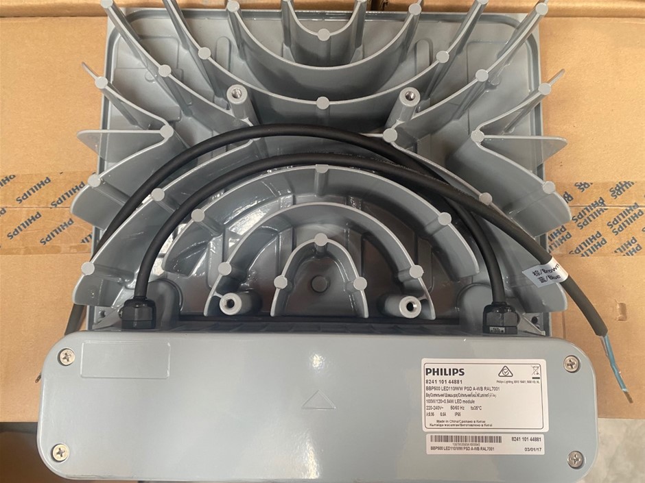 Philips LED IP65 Highbay Canopy Light 100W 14000 Lumens Auction ...