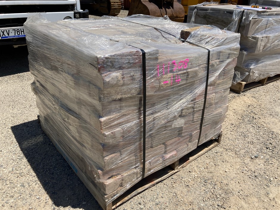 Pallet of Red Bricks Auction (0014-3021457) | Grays Australia