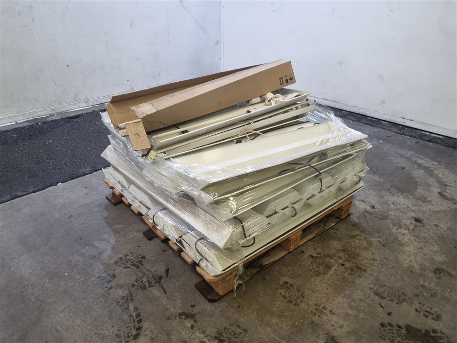 Pallet of working batten lights Auction (0004-7041501) | Grays Australia
