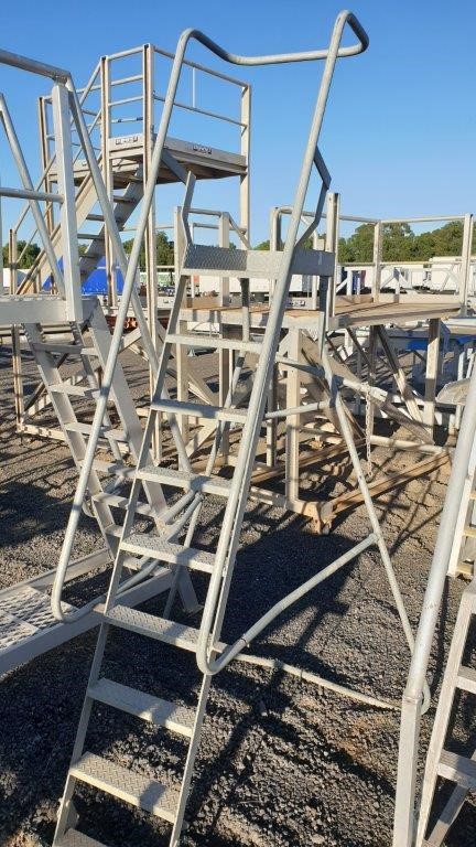 Galvanised Iron Platform with Steps Auction (0024-3028910) | Grays ...