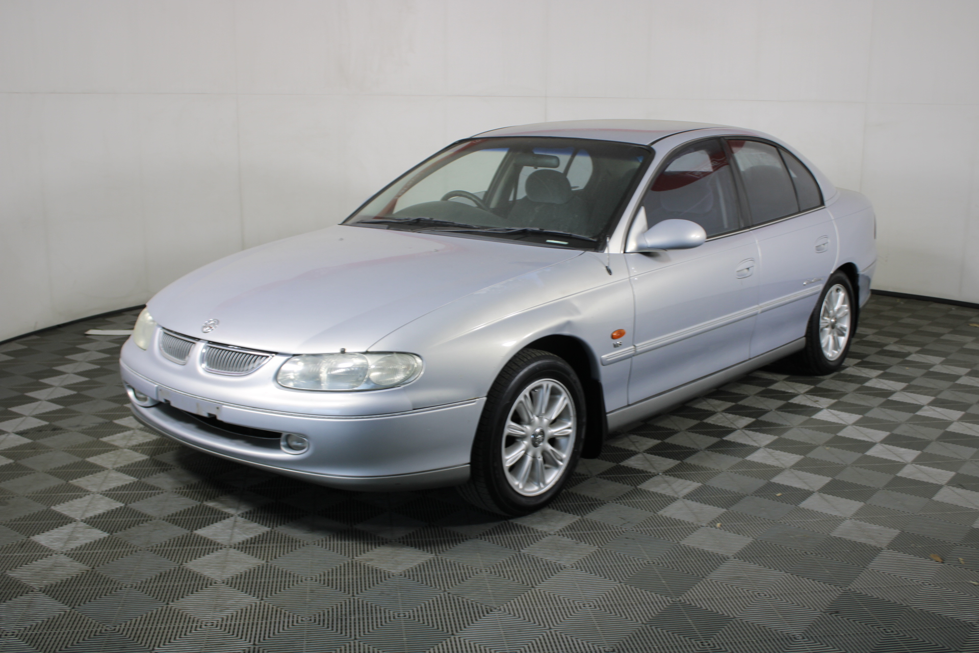 1998 Holden Calais VT V8 5 litre Automatic Sedan Auction (0001-10319325 ...