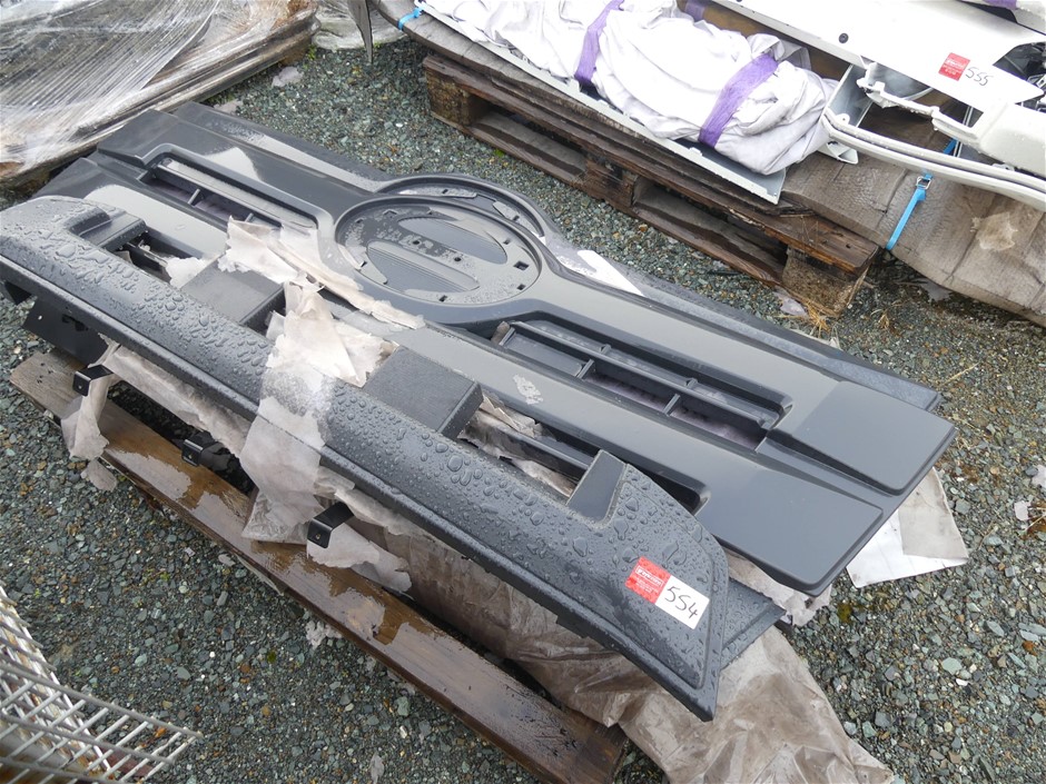 1x Pallet Of Truck Spares Includes Hino Apron Panels Auction (0554 ...