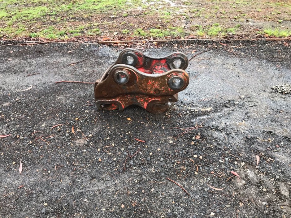 Miller Powerlatch 20t Quick hitch Auction (0016-5048872) | Grays Australia