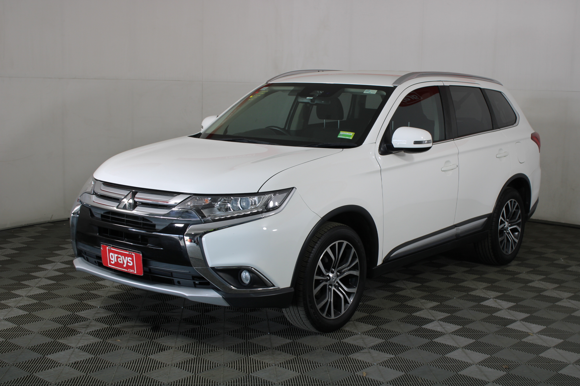 2017 Mitsubishi Outlander LS AWD ZL CVT 7 Seats Wagon Auction (0001 ...