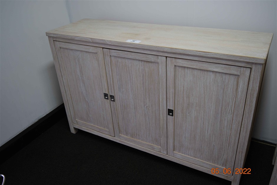 Freedom Whitewash Four Door as New Sideboard Auction (0005-9032117 ...