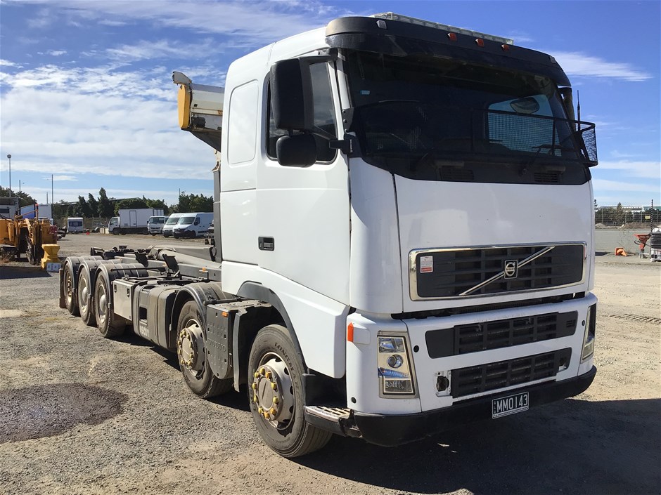 2007 Volvo FH16 10 x 4 Hooklift Truck & 4 x Hook Bins Auction (0001 ...