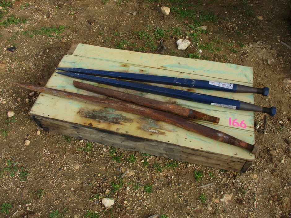 4 x Assorted Hay Spikes Auction (0166-3022858) | Grays Australia