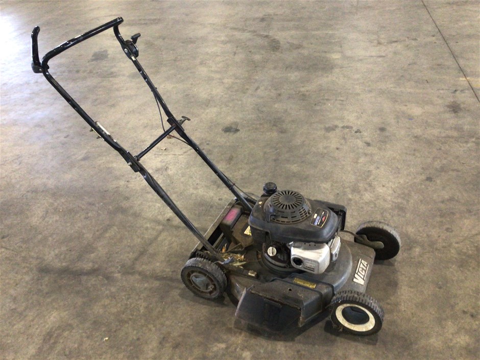Victa Mulch Master 550 Petrol Grass Mover Auction (0028-8015509 ...