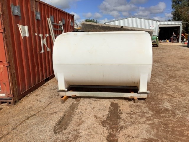 Skid Mounted Rapid 3000lt Water Tank Auction (0045-9033738) | Grays ...