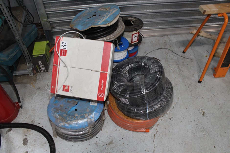 Quantity of Assorted Electrical Sundries Auction (0137-5049895) | Grays ...