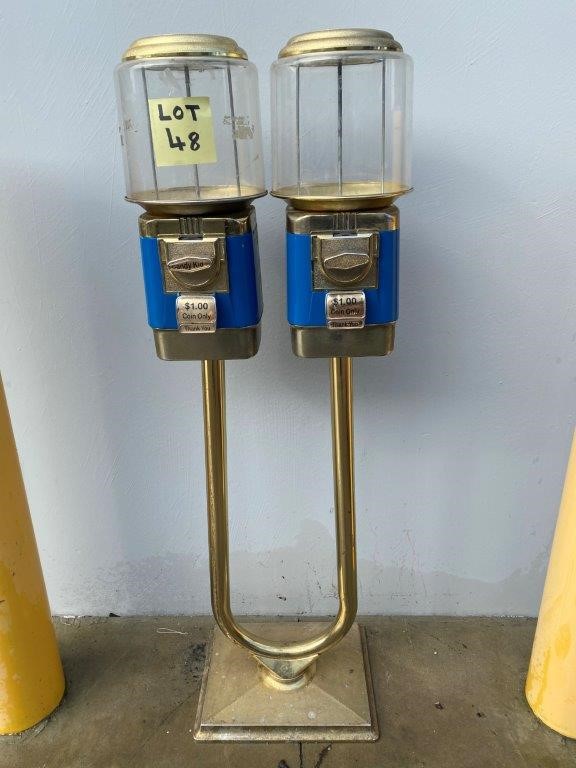 Two Head Confectionary Vending Machine Auction (0048-3023047) | Grays ...
