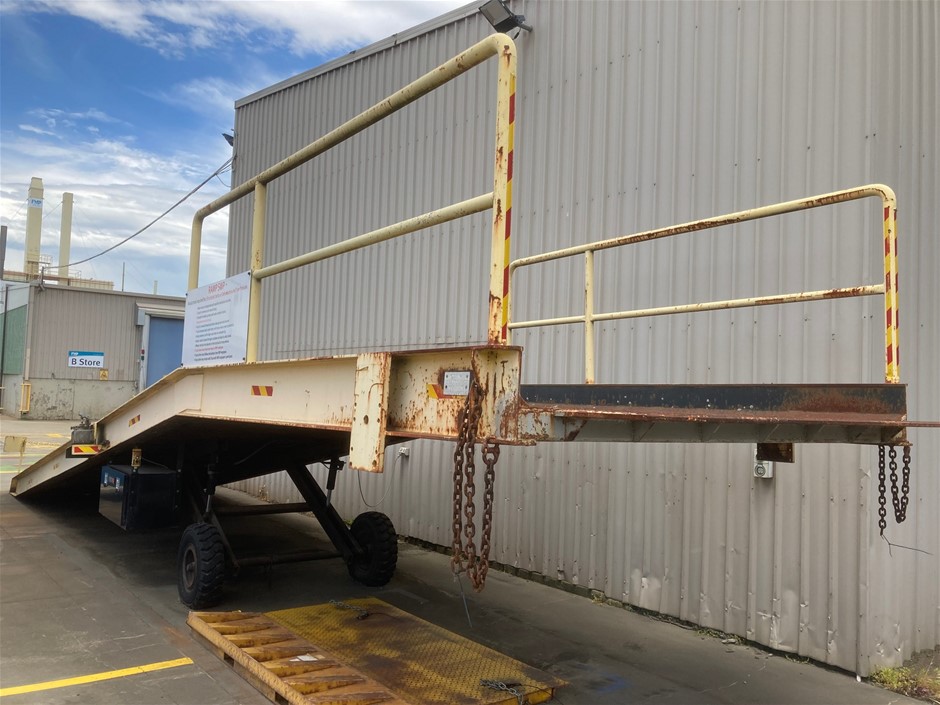 Truck Container Load/Unload Yard Ramp Auction (0003-3023072) | Grays ...