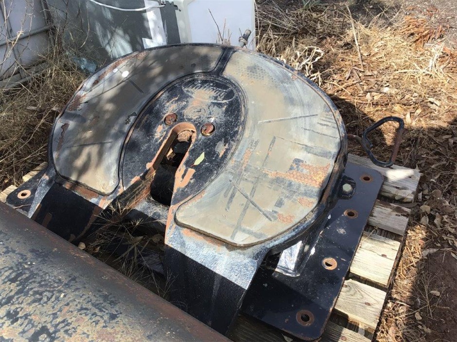 Holland Turntable Auction (0111-3022782) | Grays Australia