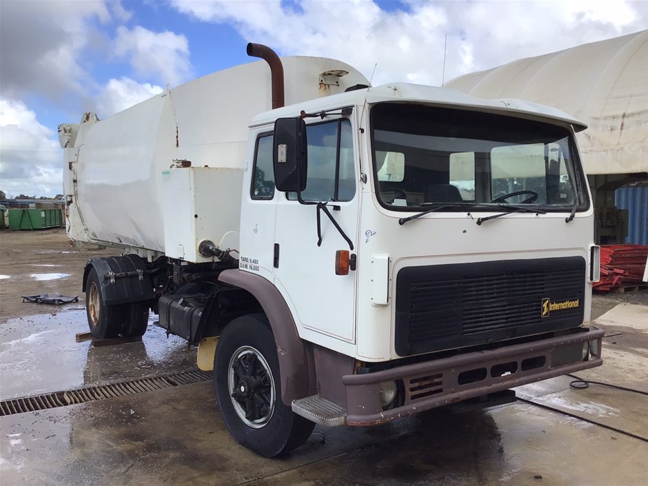 1995 International ACCO 4 x 2 Garbage Truck Auction (0002-3023127) | Grays Australia