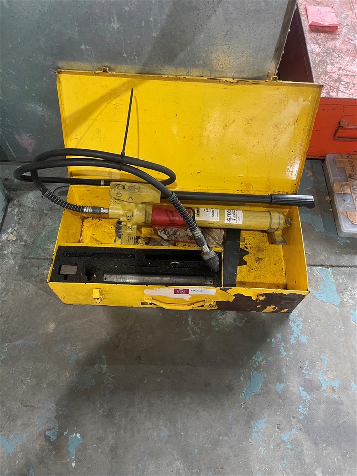 Enerpac 5 Ton Hydraulic Flange Spreader Model Auction (1566-3023247 ...