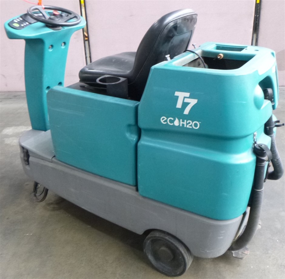 Tennant T7 EC H20 Electric Ride On Floor Scrubber Auction (0015-5050420 ...