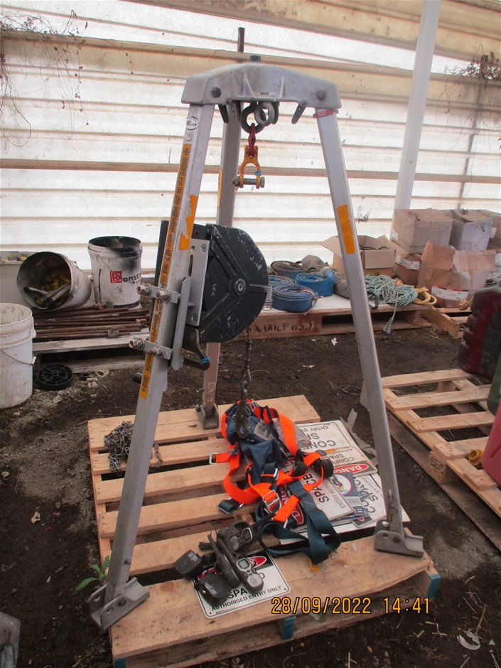 Confined Space Digital Winch Auction (0255-7041373) | Grays Australia