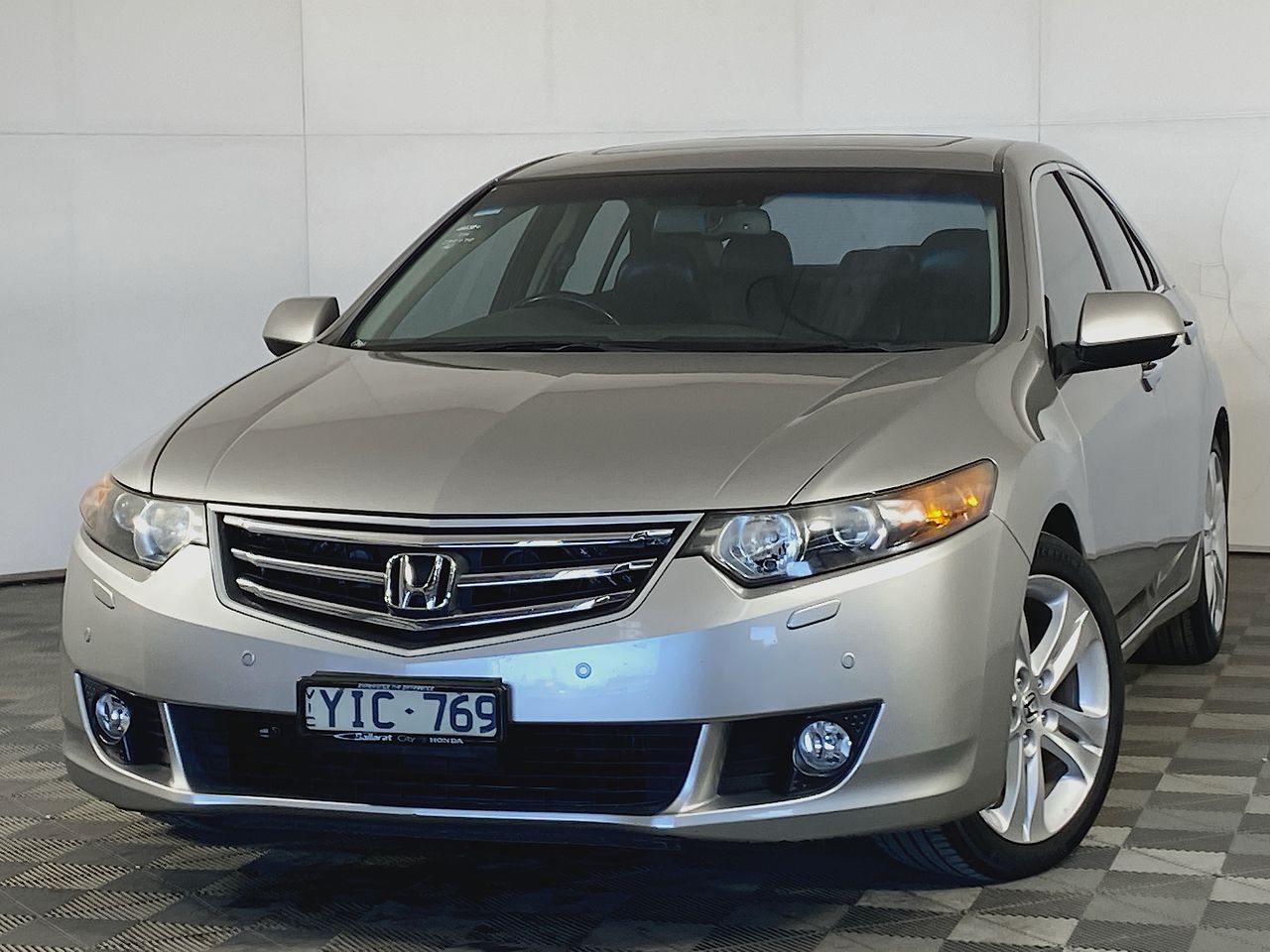 2011 Honda ACCORD EURO Luxury 8TH GEN Automatic Sedan Auction (0001 ...