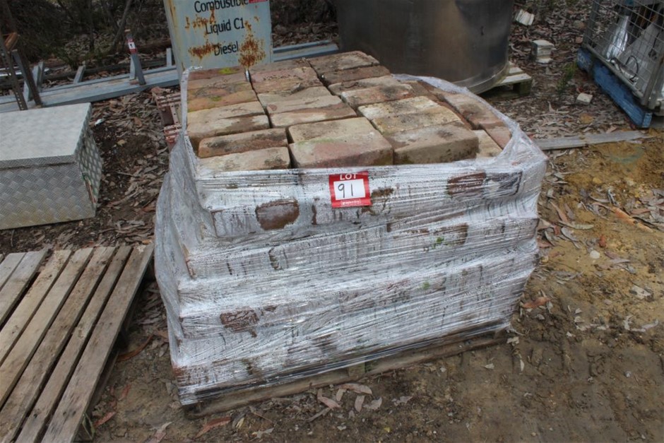 300x Recycled Common Solid Bricks Auction (0091-5050272) | Grays Australia