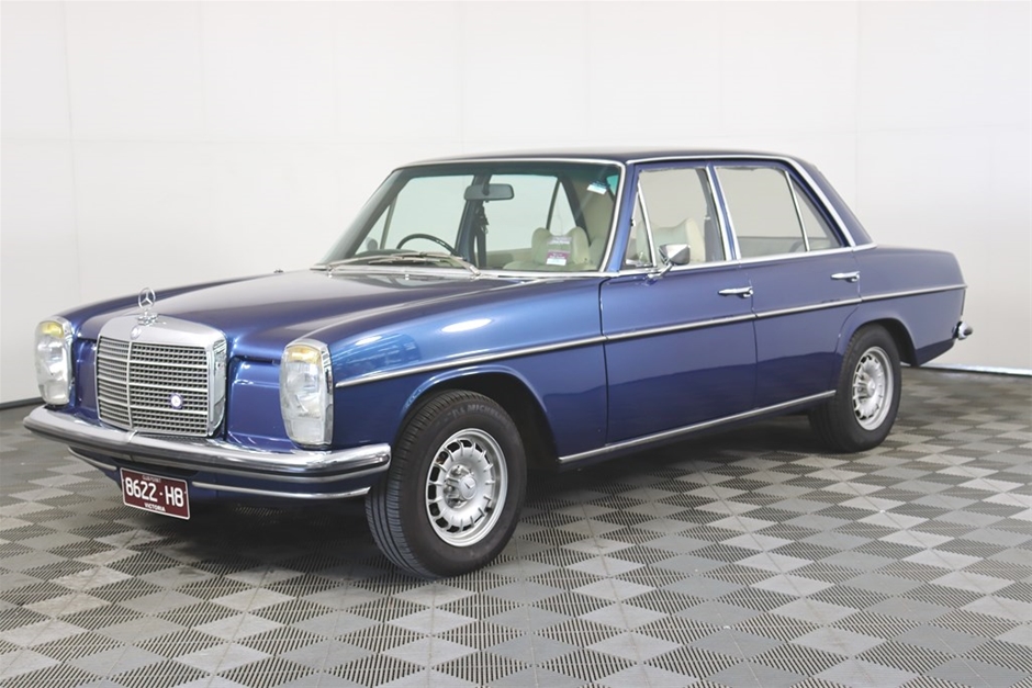 1970 Mercedes Benz 230 Manual Sedan Auction (0001-20082438) | Grays ...