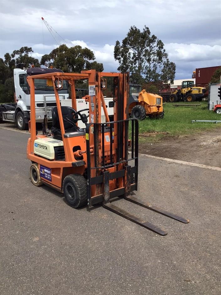 2004 Custom Made Trailer & Toyota Counterbalance Forklift