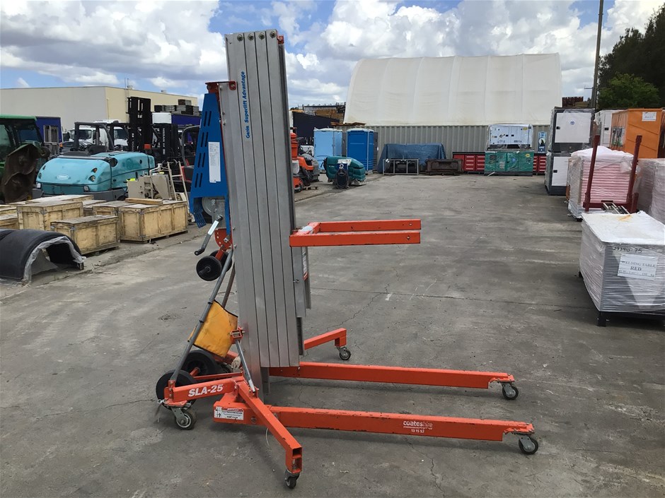 Genie Vertical Manual Material Hoist 5.4 to 7.3M SLA-25 Auction (0046 ...