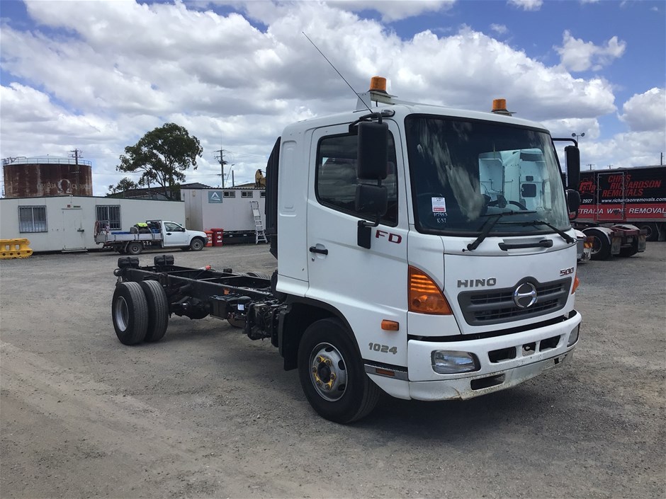 2010 Hino FD 4 x 2 Cab Chassis Truck Auction (0001-7042122) | Grays Australia