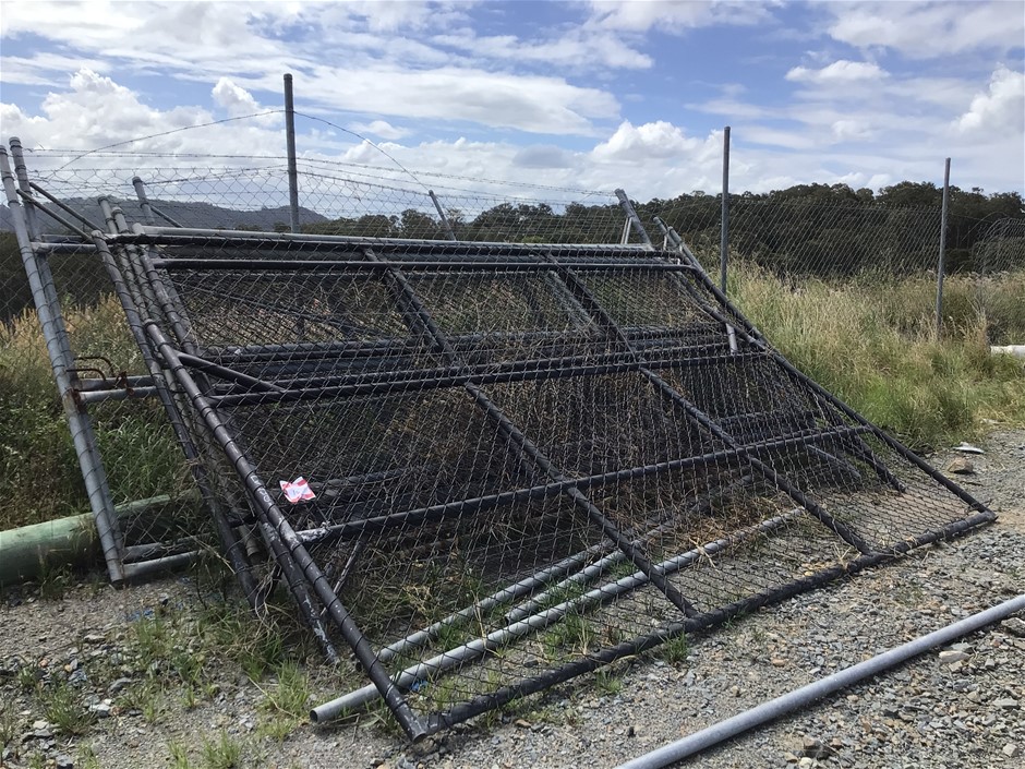 8x Assortment of Chain Wire Gates/Fences Auction (0150-7042119) | Grays ...