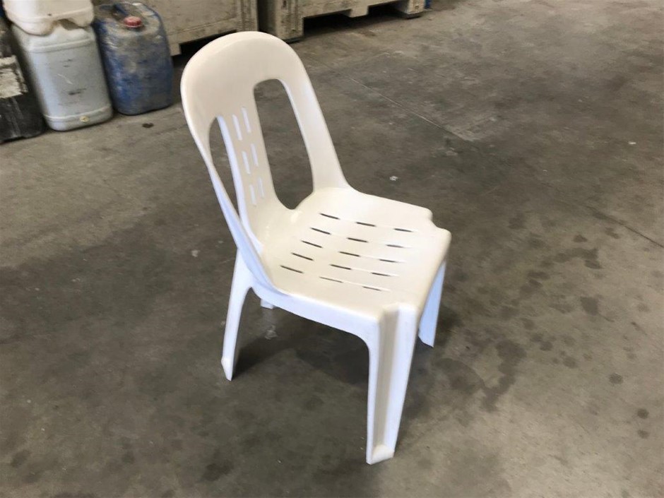 20x Assorted Stackable Plastic Chairs Auction (0092-3023900) | Grays ...