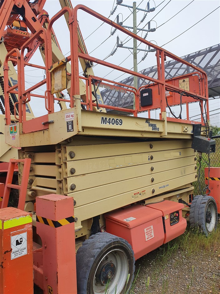 JLG 40' 4WD Electric Scissor Lift & Generator Auction (0009-3023883 ...
