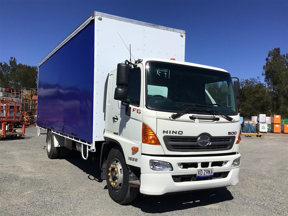 2017 Hino FG 500 4 x 2 Curtainsider Rigid Truck Auction (0005-5051185 ...