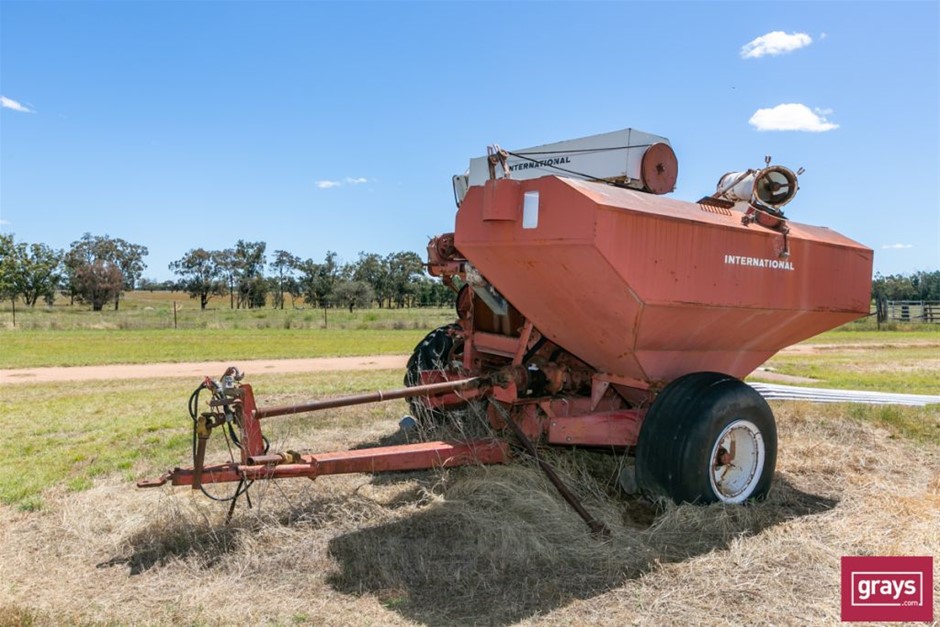 International Harvester 710 PTO Tag Along Header Auction (0045-5050898 ...