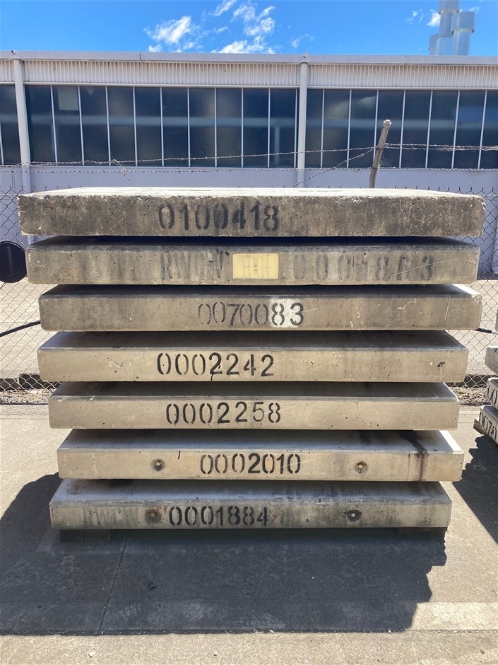Concrete Slab/Counterweight 650kg each. Auction (0053-5051194) | Grays ...