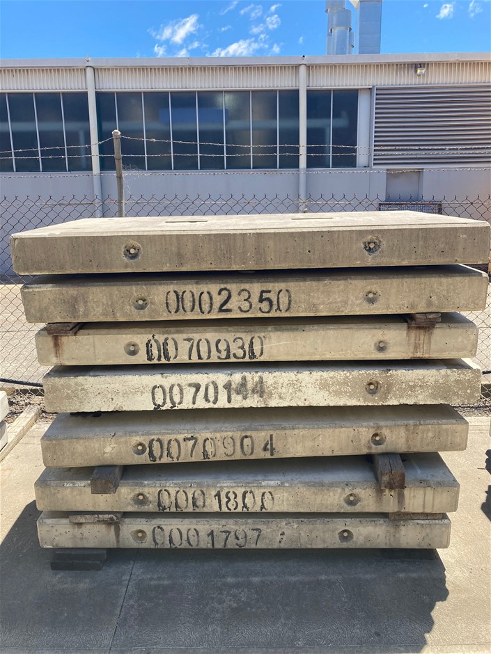 Concrete Slab/Counterweight 650kg each. Auction (0054-5051194) | Grays ...