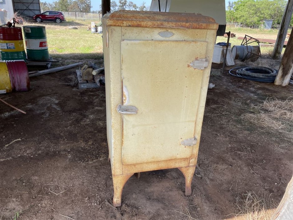 Electrolux Antique Style Fridge Auction (0150-5050898) | Grays Australia