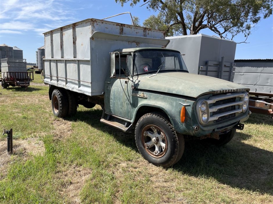 Circa 1963 International Havester AB 180 series Tipper Truck Auction ...