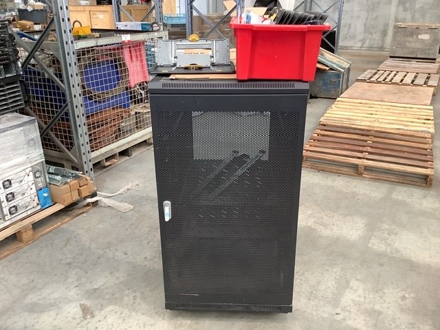 Mobile Server Cabinet And Tub Of Notebook Risers Auction (0030-9037242 ...