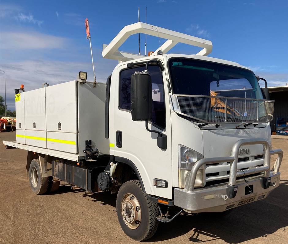 2013 Isuzu NPS 300 4 x 2 Cab Chassis Truck - Roma Auction (0001-7042484 ...