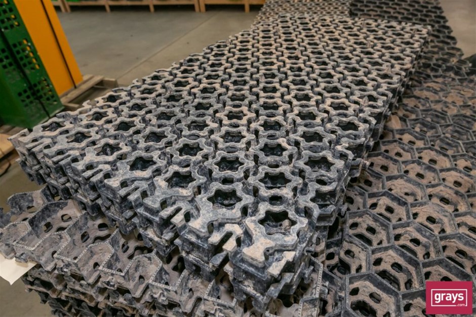 Quantity of Poly Geo Hex Ground Panels Auction (0712-5051454) | Grays ...