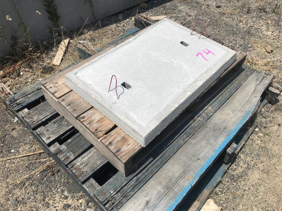 1x Concrete Communications Pit Cover Auction (0074-3024634) | Grays ...