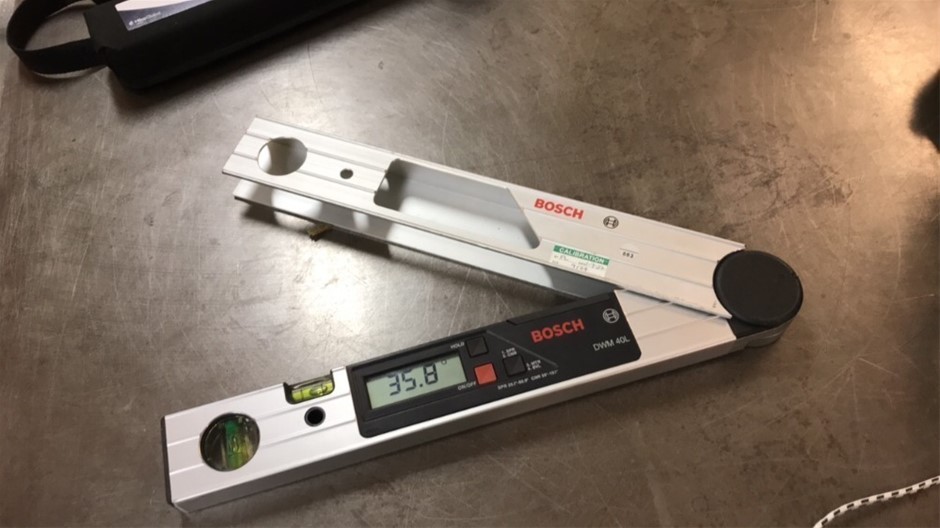 Bosch digital angle spirit level model DWM40L Auction (2106-3024418 ...